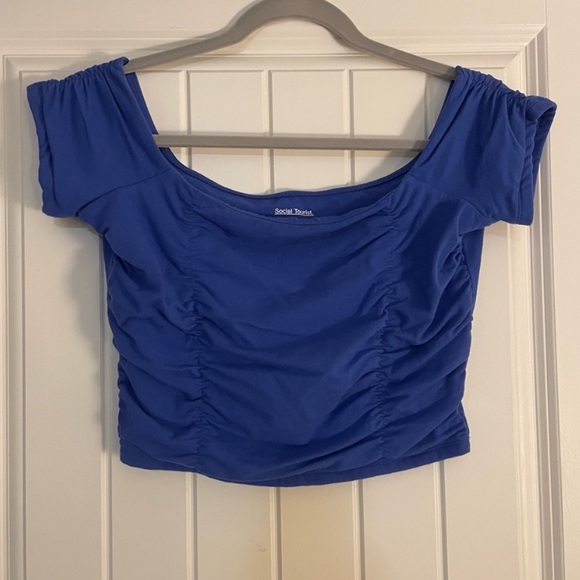 Hollister | Tops | Social Tourist Top | Poshmark